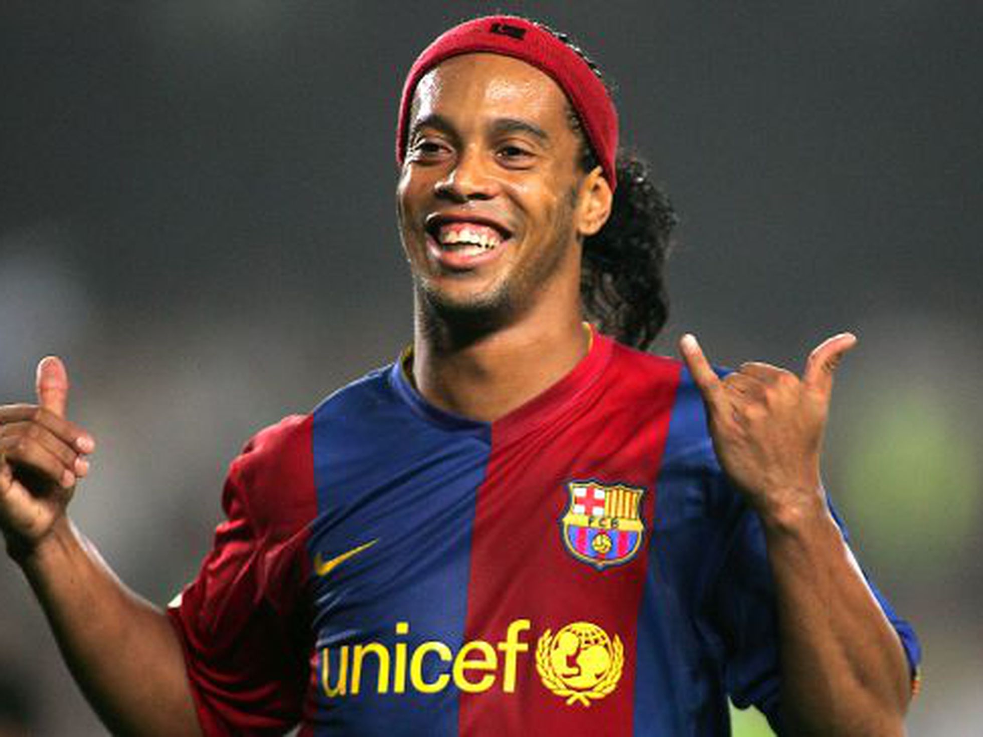 Ronaldinho jugará en la inauguración del Estadio Zorros del Desierto de ...