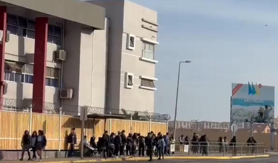 Humo tóxico provoca suspensión de clases en Liceo La Chimba de ...