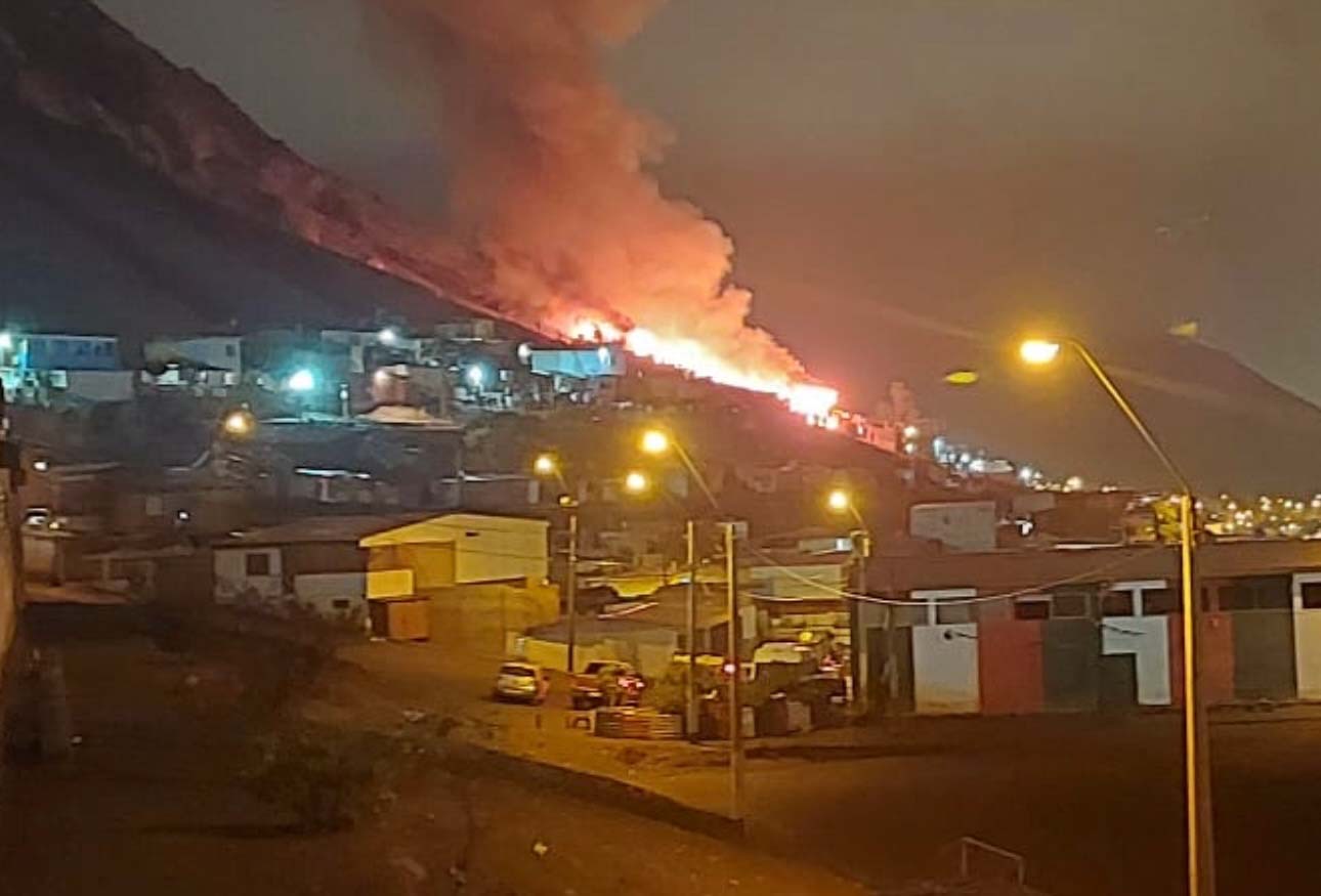 [VIDEO] Incendio en campamento de Antofagasta dejó más de 100 ...