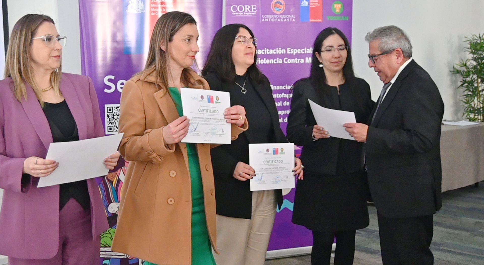 Primeros en la región: egresan más de 60 profesionales en diplomados relacionados a violencia de ...