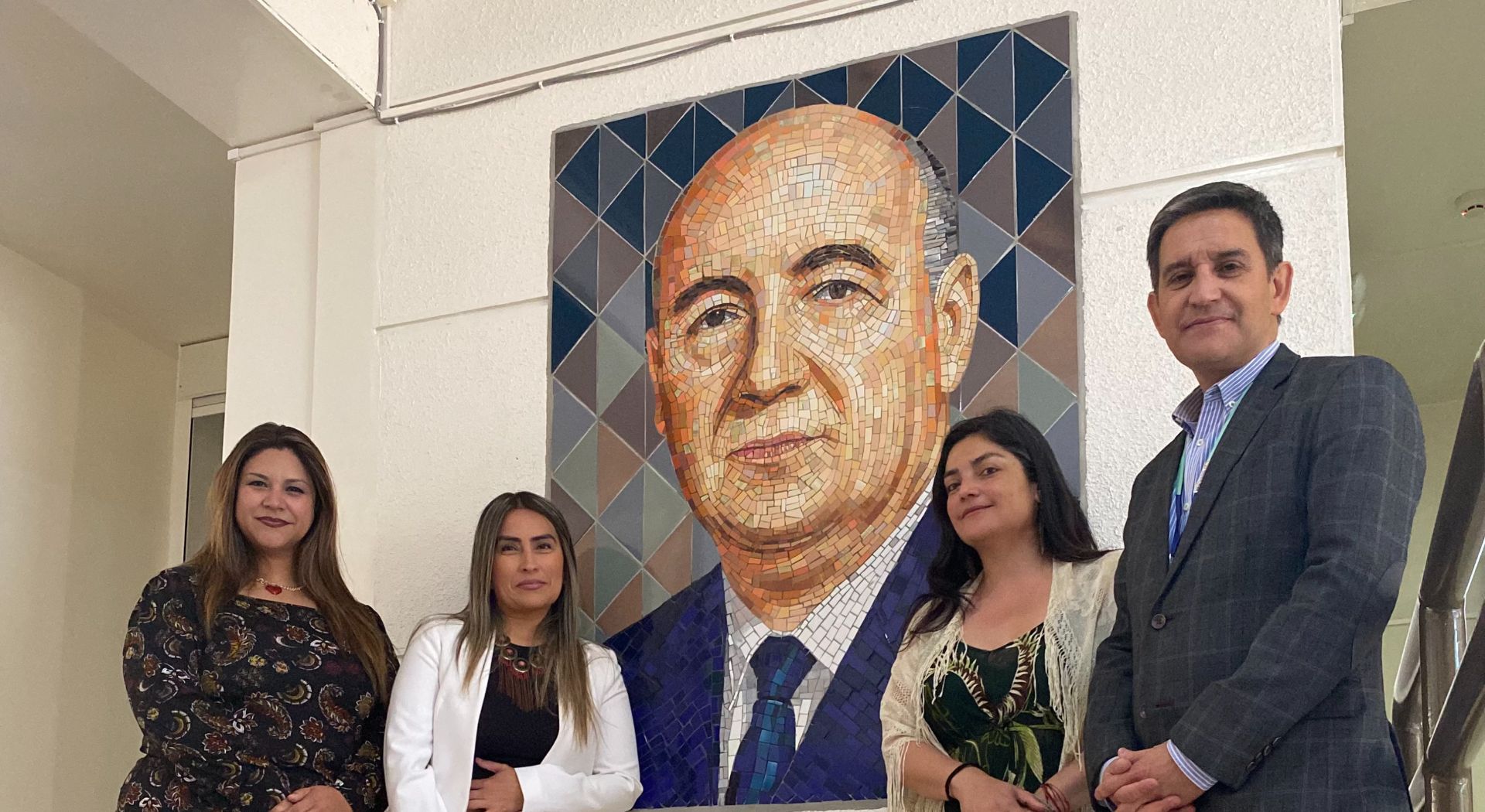Inauguran mural en homenaje a José Papic en edificio de Corfo en ...